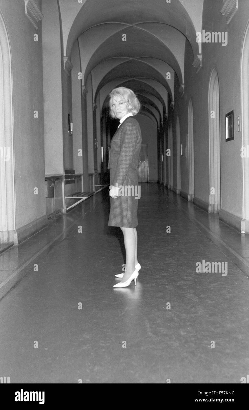 Deutsche Plant und Chansonsängerin Mady Rahl, Deutschland 1960er Jahre ...