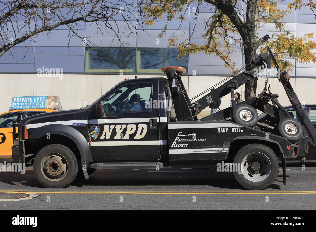 Abschleppwagen Der New Yorker Polizei Stockfotos und -bilder Kaufen - Alamy