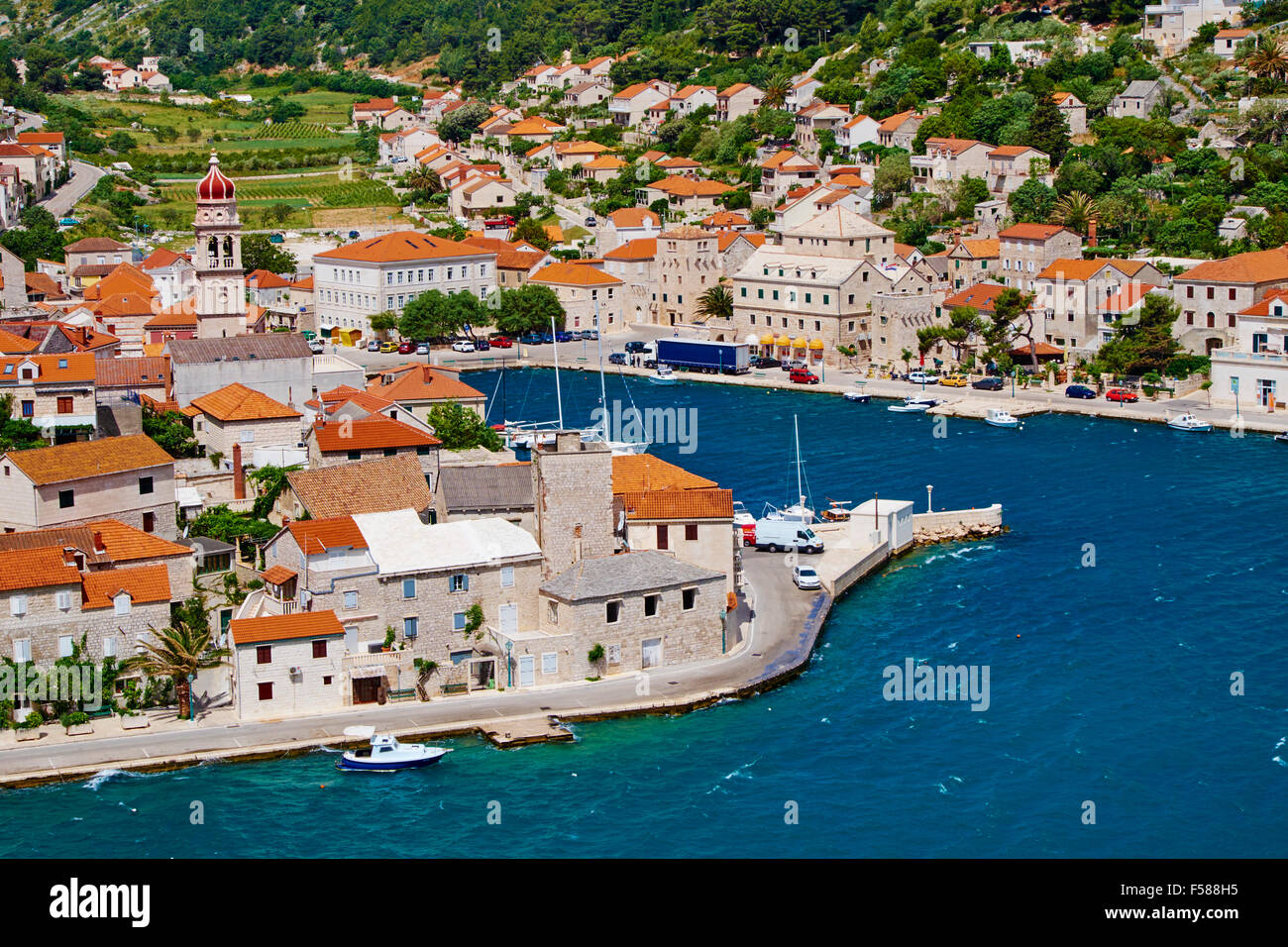 Kroatien, Dalmatien, Insel Brac, Pucisca Dorf Stockfotografie - Alamy