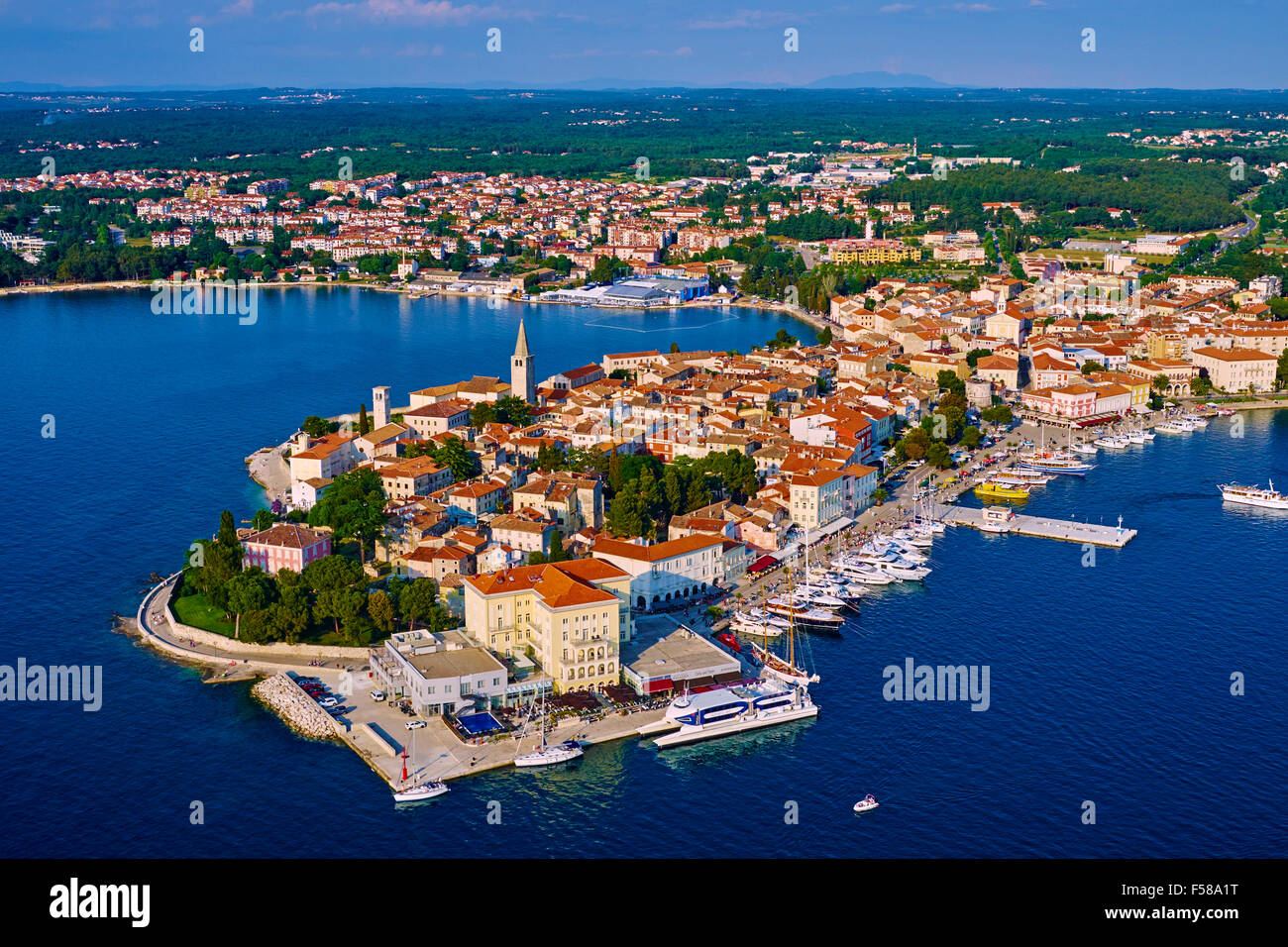 Kroatien, Adria-Küste, Istrien, Ort Porec, Luftbild Stockfotografie - Alamy