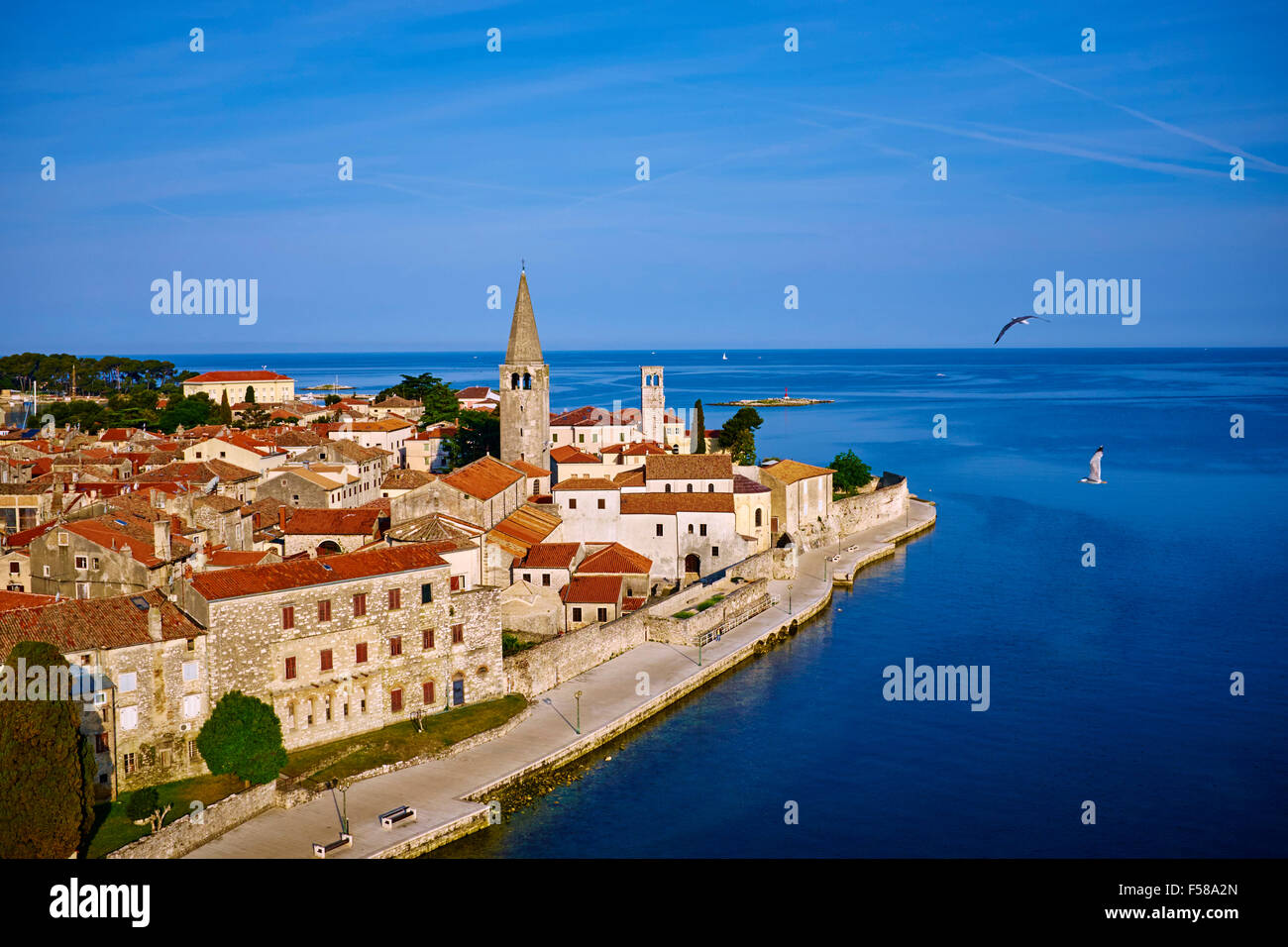 Kroatien, Adria-Küste, Istrien, Ort Porec, Luftbild Stockfotografie - Alamy
