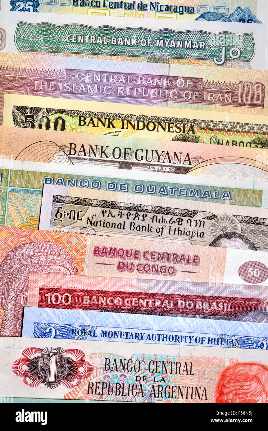 Banknoten aus der ganzen Welt zeigen die Namen ihrer nationalen Banken ...