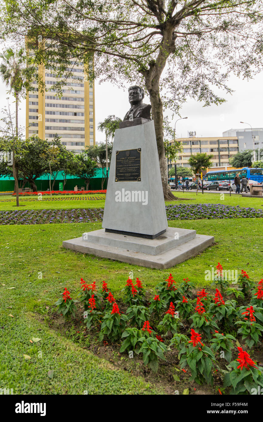 Parque kennedy miraflores -Fotos und -Bildmaterial in hoher Auflösung ...