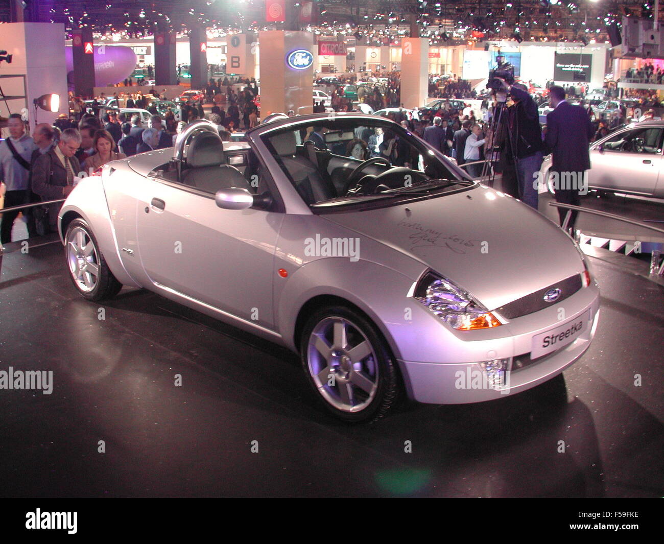 Ford StreetKA wie auf der Paris Motorshow 2002 von Kylie Minogue ...