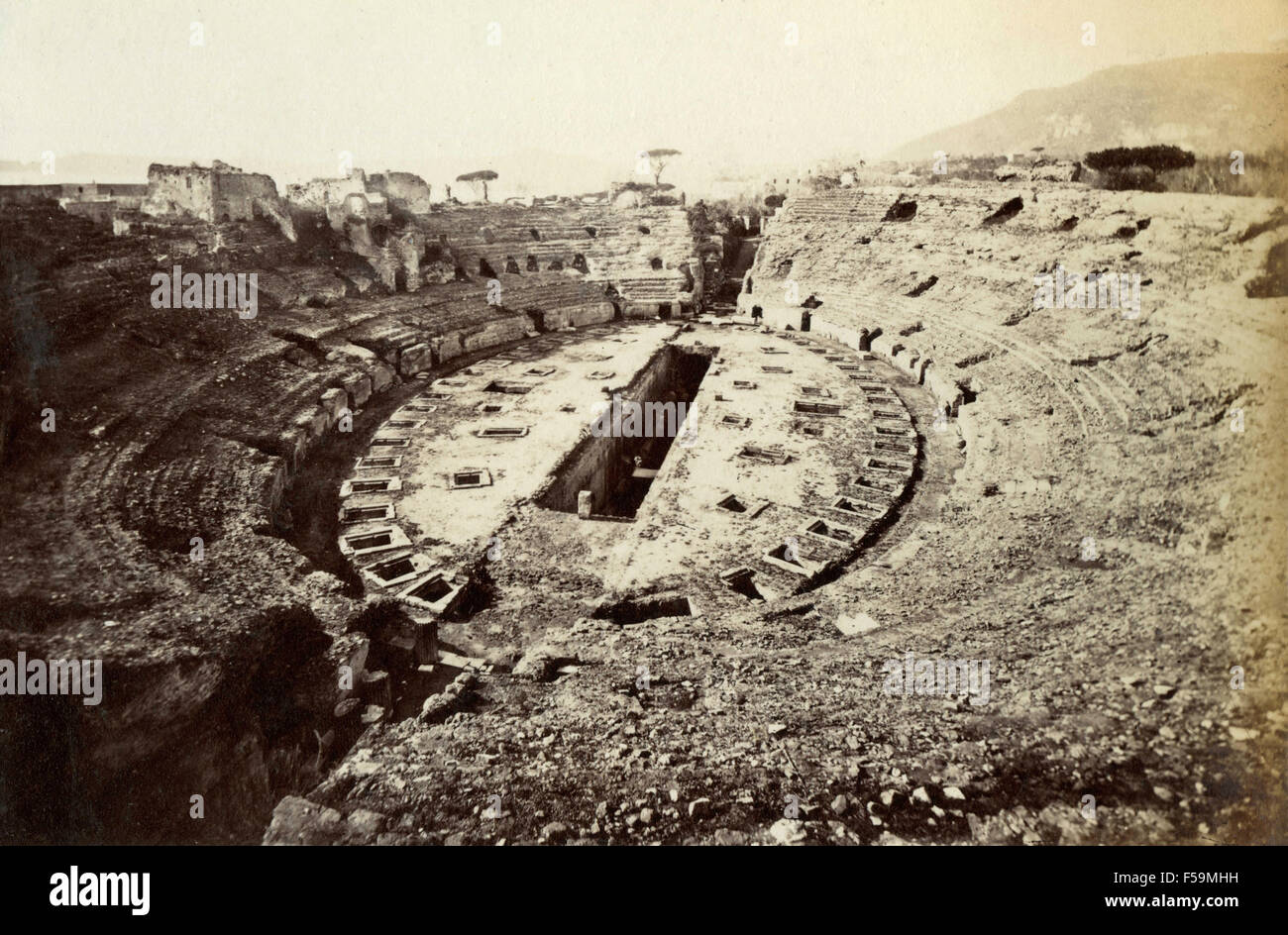 Pozzuoli amphitheater -Fotos und -Bildmaterial in hoher Auflösung – Alamy