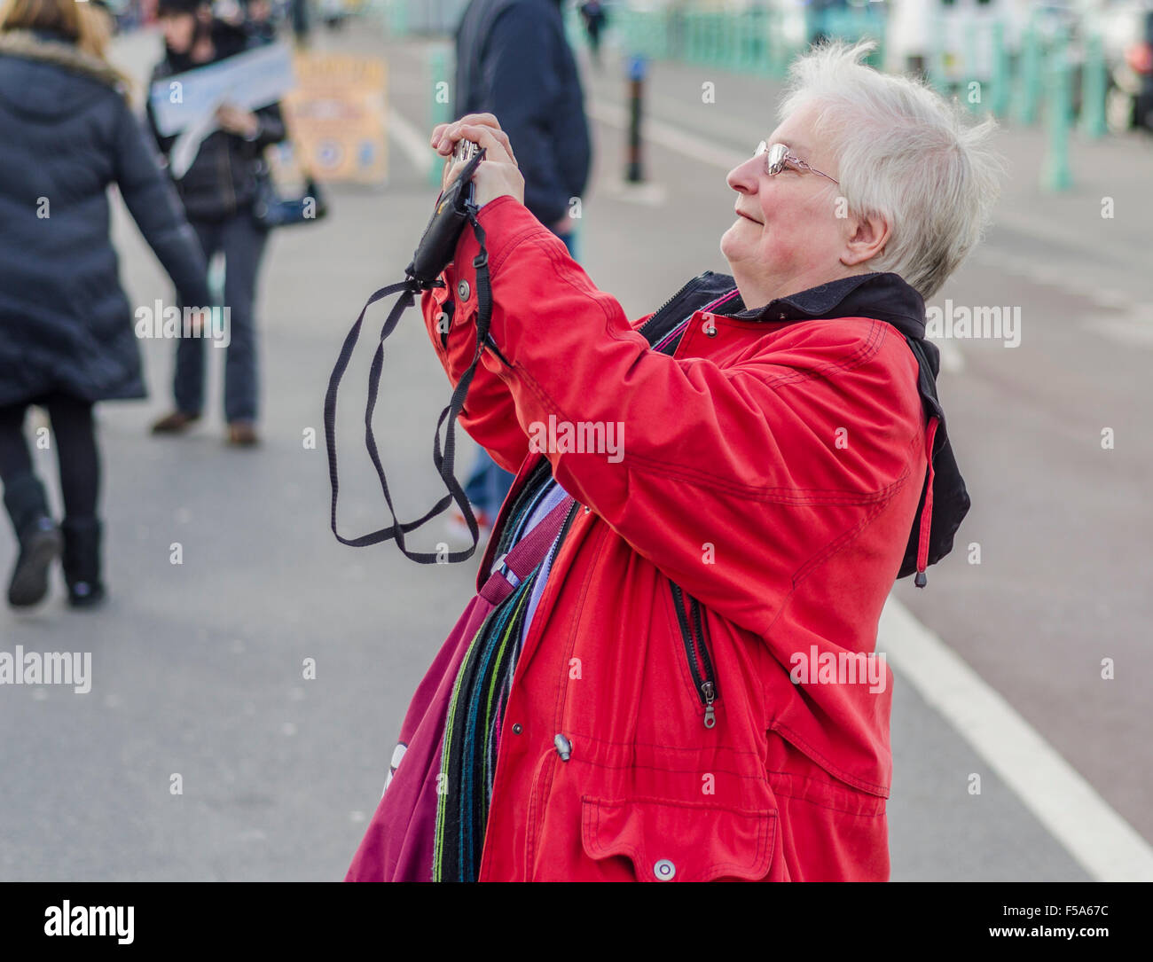 Alte Frau Fotografiert Stockfotos und -bilder Kaufen - Alamy