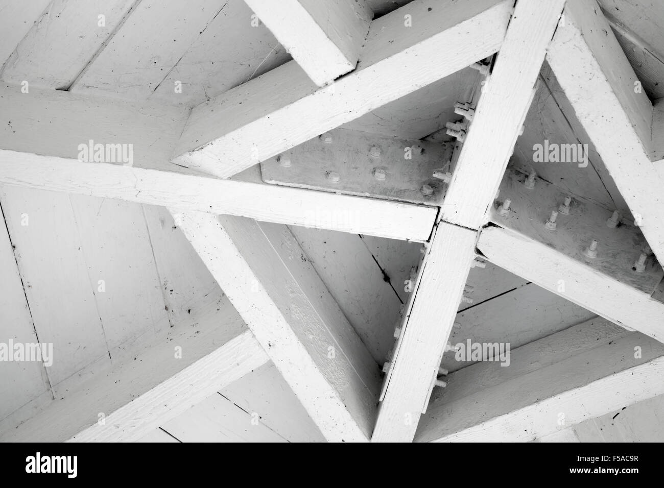 Dachbalken aus holz -Fotos und -Bildmaterial in hoher Auflösung – Alamy