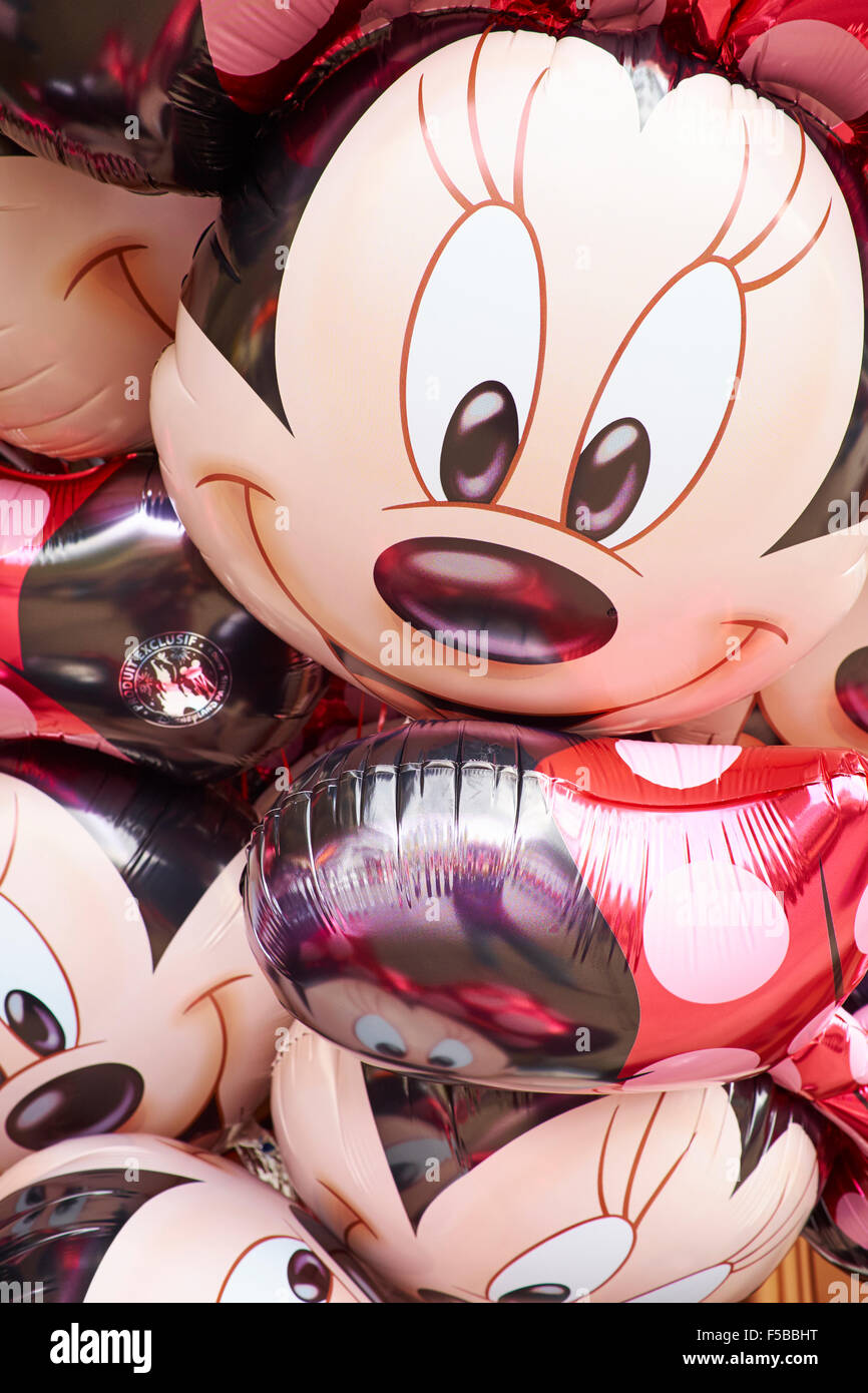 Helium balloons -Fotos und -Bildmaterial in hoher Auflösung – Alamy