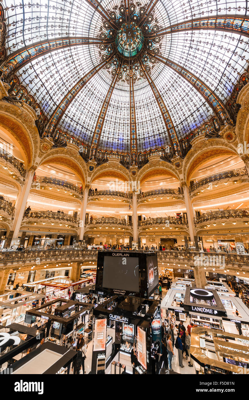 Kaufhaus Interieur Stockfotos und -bilder Kaufen - Alamy