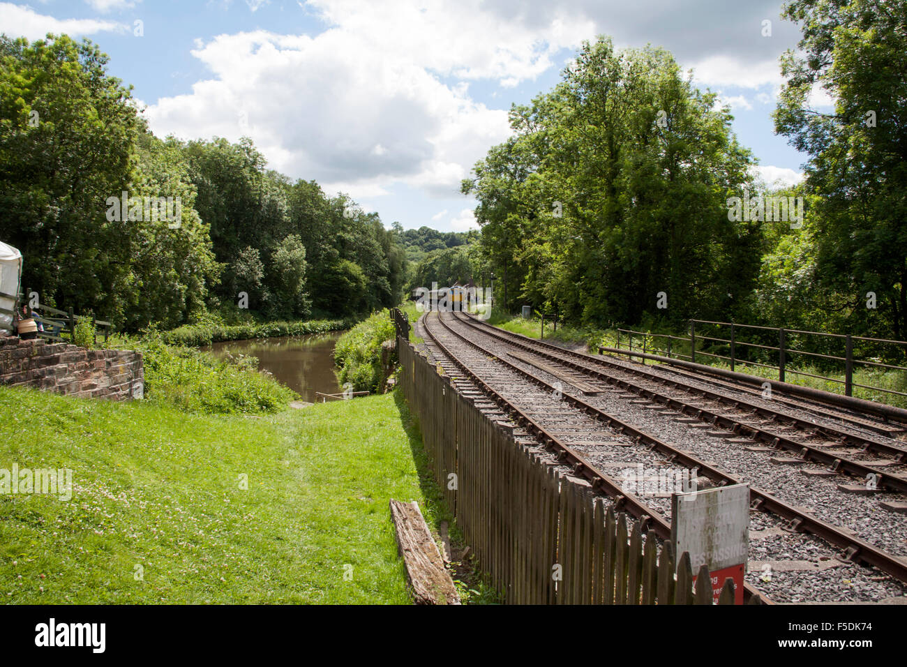 British Railways Klasse 33 Lokomotive Sophie an der Consall Station an ...