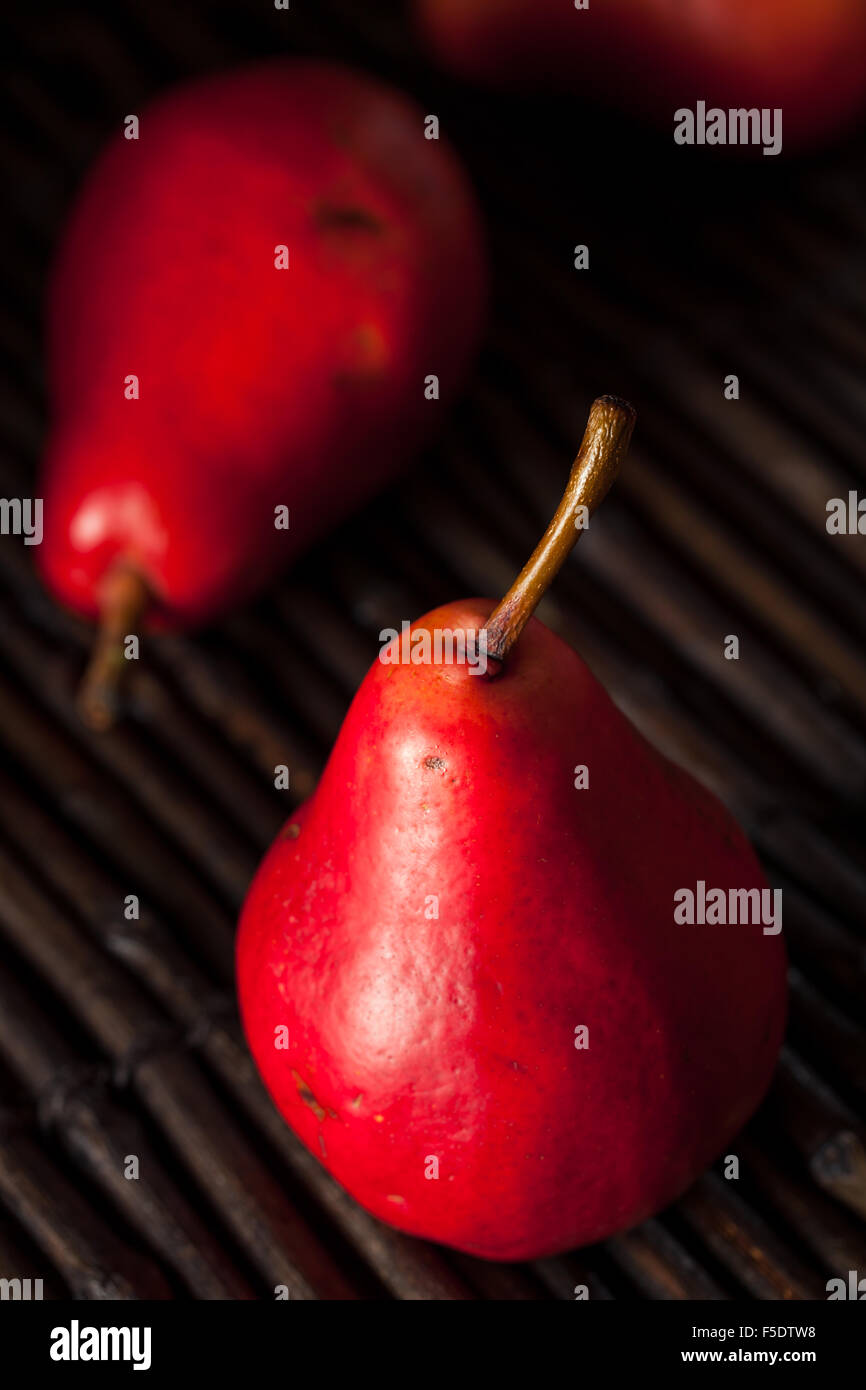 Red pear -Fotos und -Bildmaterial in hoher Auflösung – Alamy