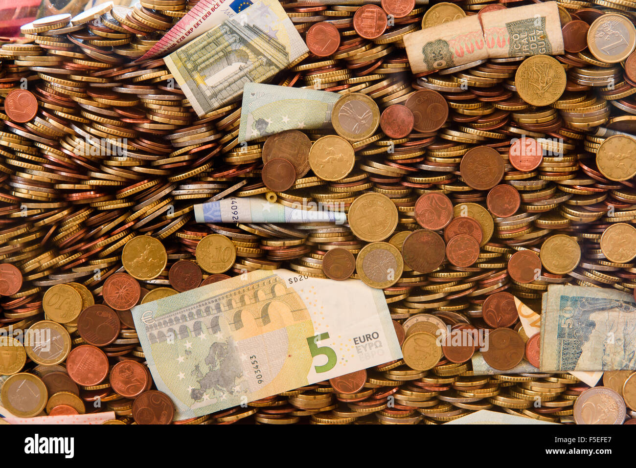 Rechnungen und geld -Fotos und -Bildmaterial in hoher Auflösung – Alamy
