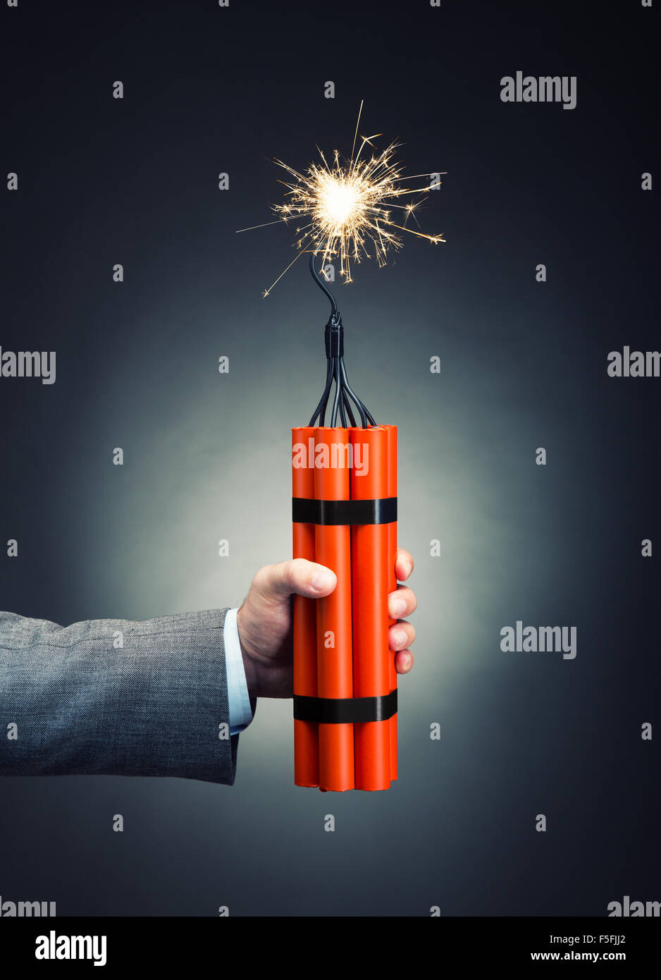 Dynamite hand -Fotos und -Bildmaterial in hoher Auflösung – Alamy