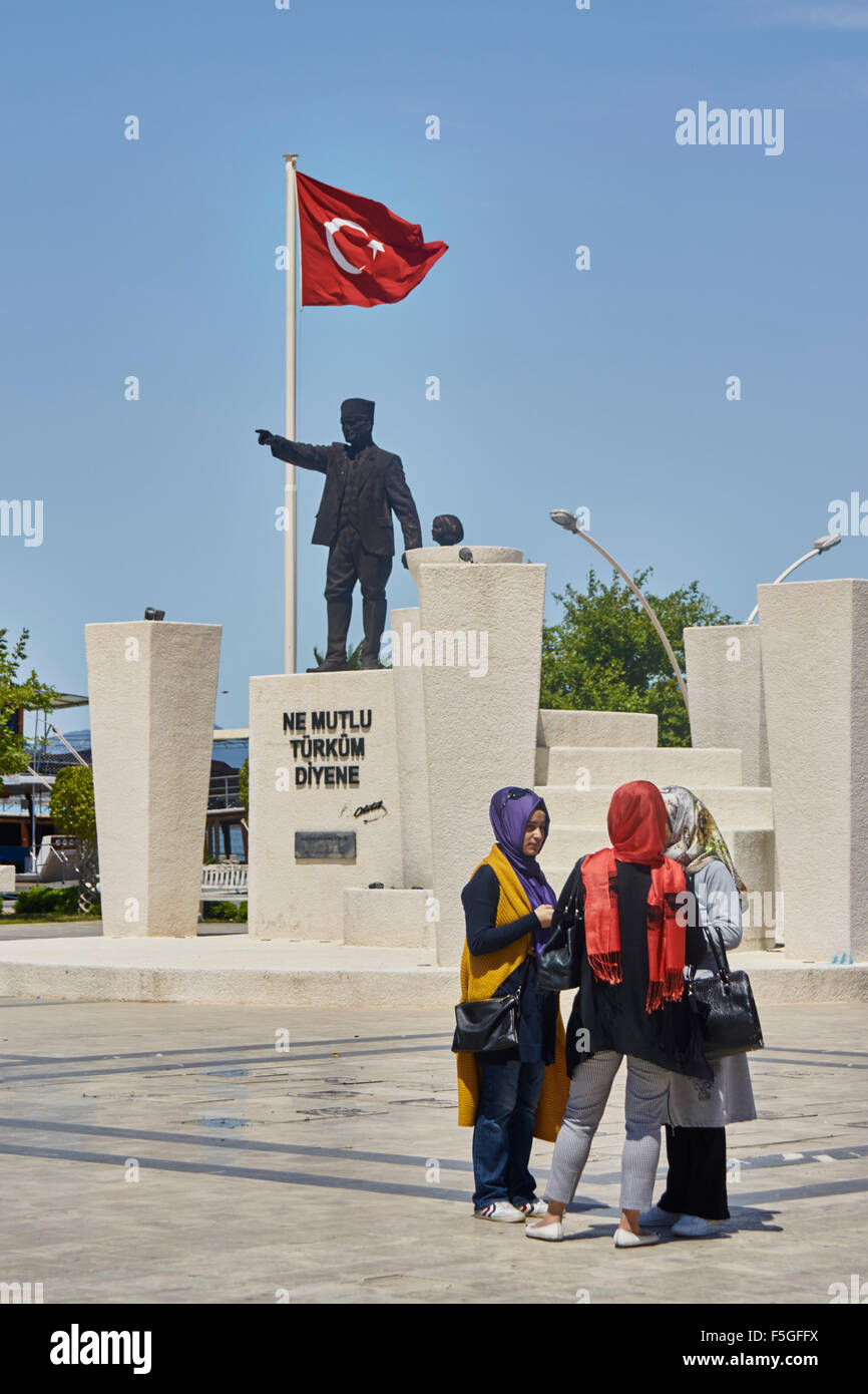 Statue von attaturk -Fotos und -Bildmaterial in hoher Auflösung – Alamy