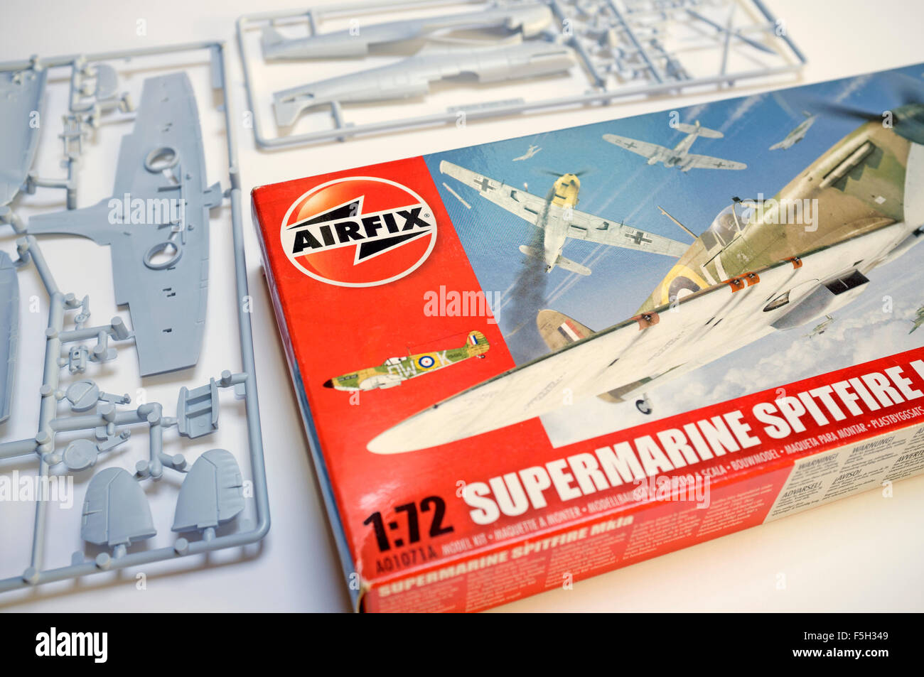 Airfix 1: 72 Skala Supermarine Spitfire Mk1a 70. Luftschlacht um England Jubiläumsmodell ...