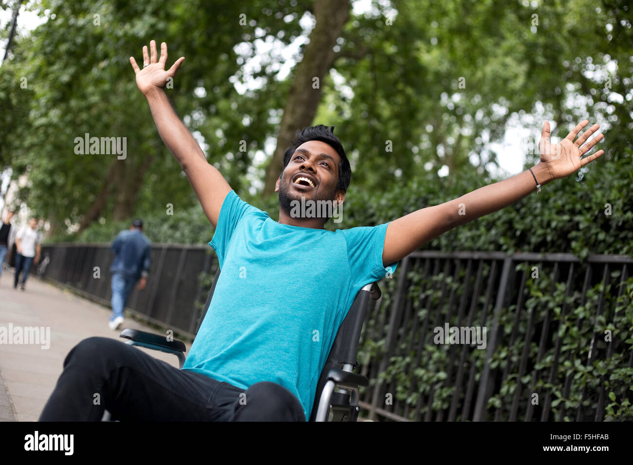 Behinderter kerl -Fotos und -Bildmaterial in hoher Auflösung – Alamy