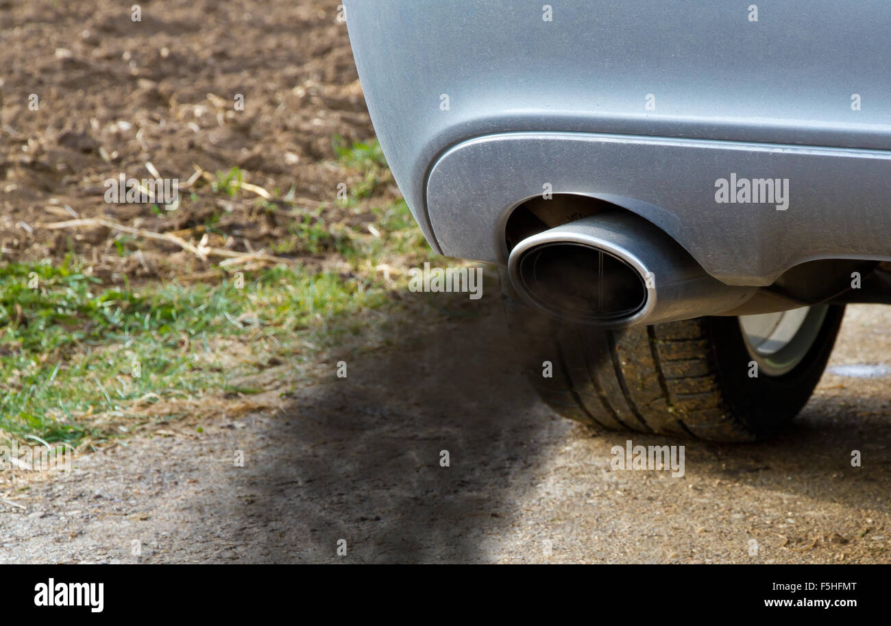 Auspuff Rauch Stockfotos & Auspuff Rauch Bilder - Alamy