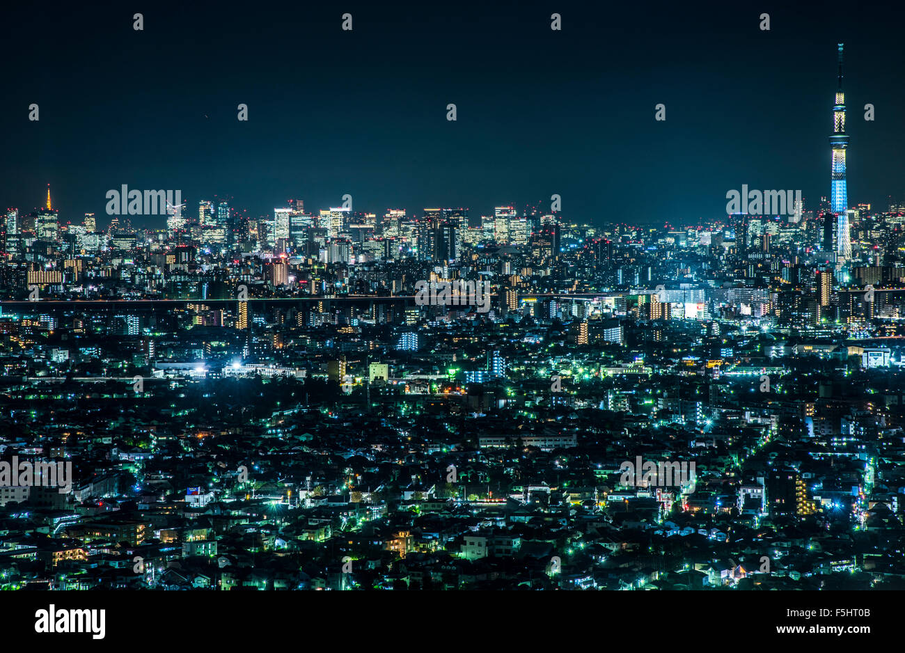 Tokyo Skytree und Tokyo Tower, Blick vom-Link Stadt Ichikawa, Ichikawa ...