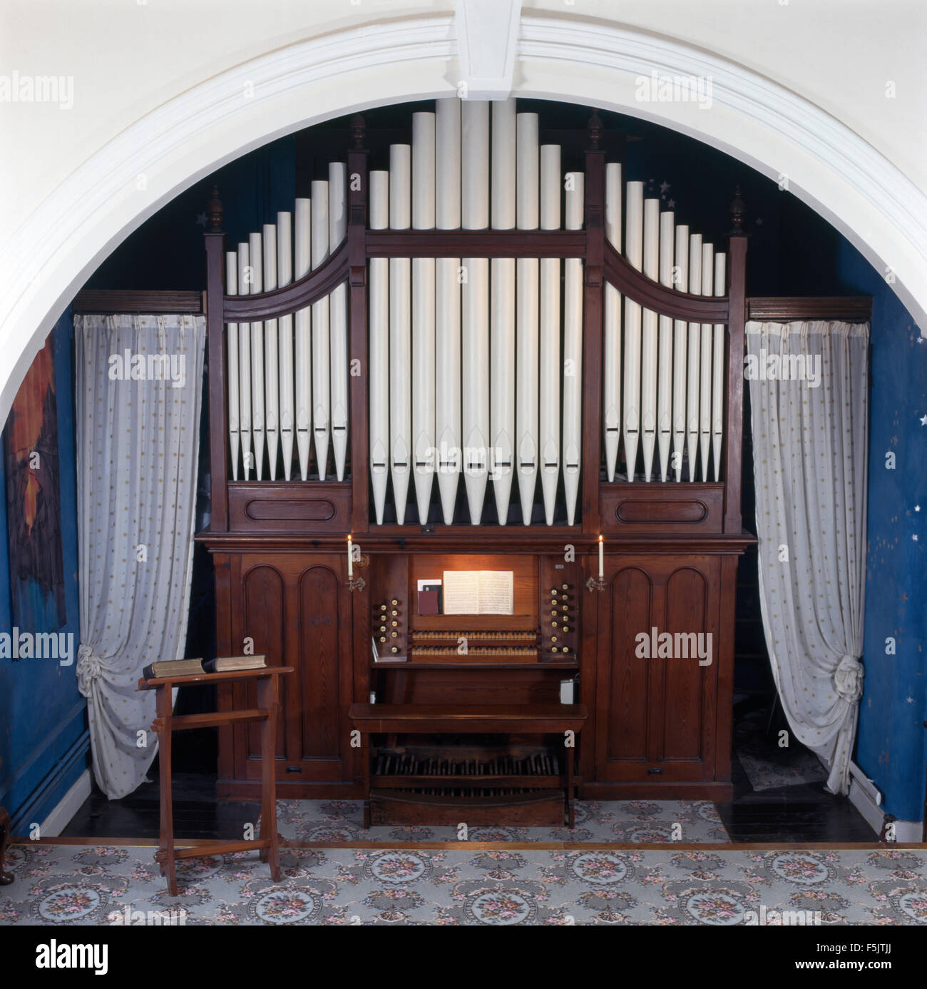 Kirche orgel -Fotos und -Bildmaterial in hoher Auflösung – Alamy