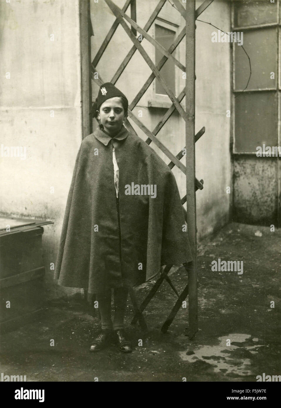 Junge in der faschistischen uniform von balilla -Fotos und ...