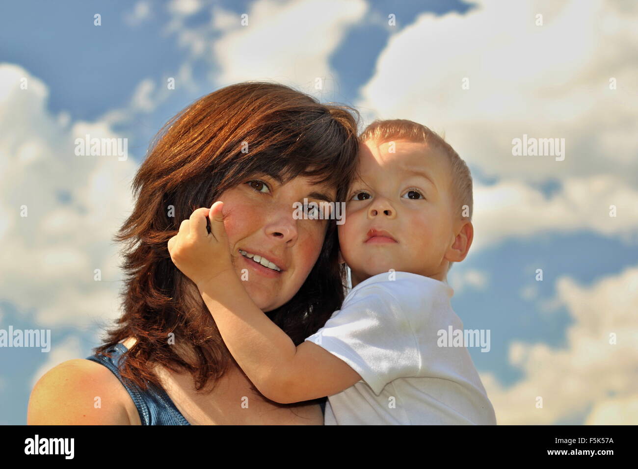 Mütter und sohn -Fotos und -Bildmaterial in hoher Auflösung – Alamy