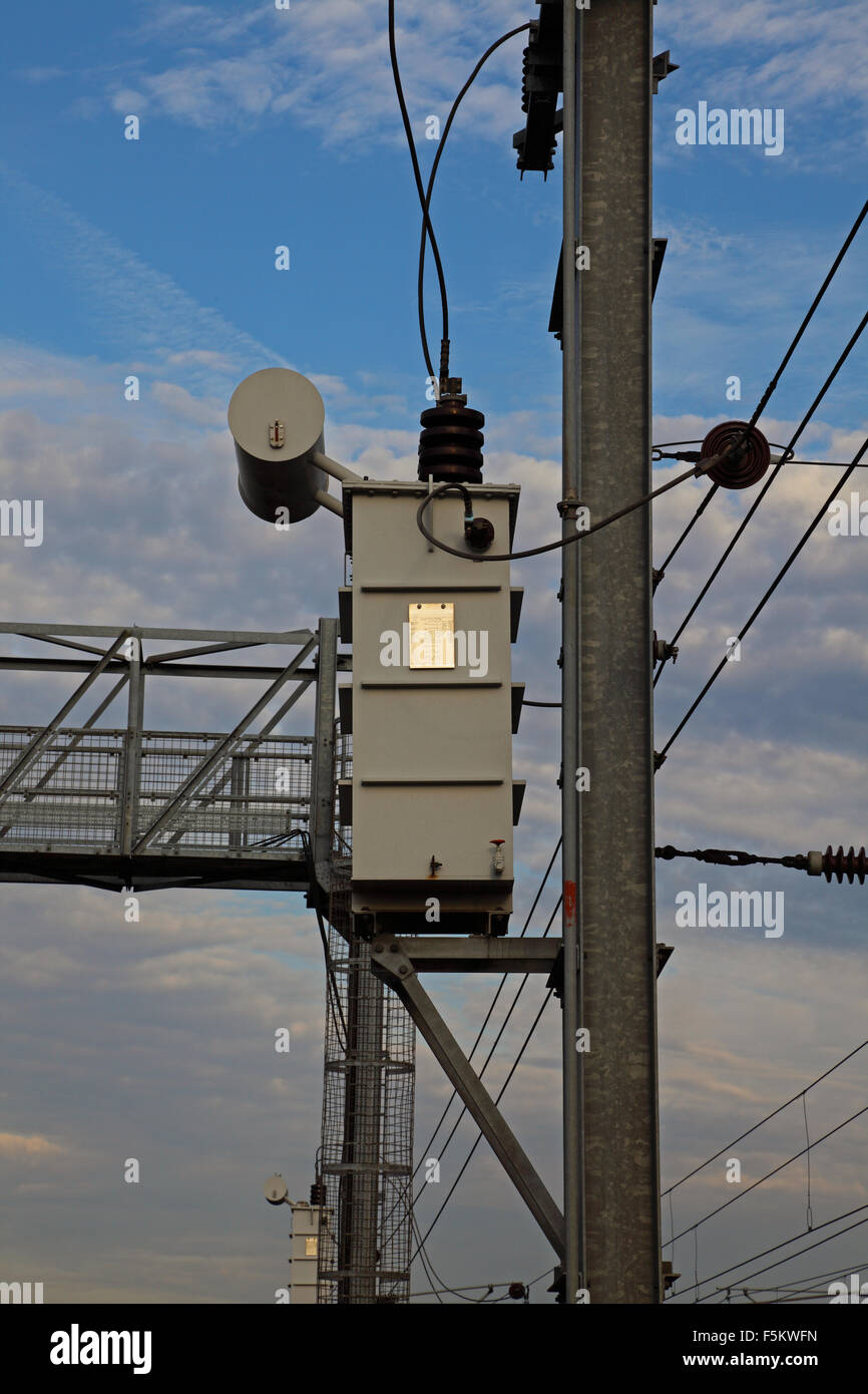 Overhead line equipment -Fotos und -Bildmaterial in hoher Auflösung – Alamy
