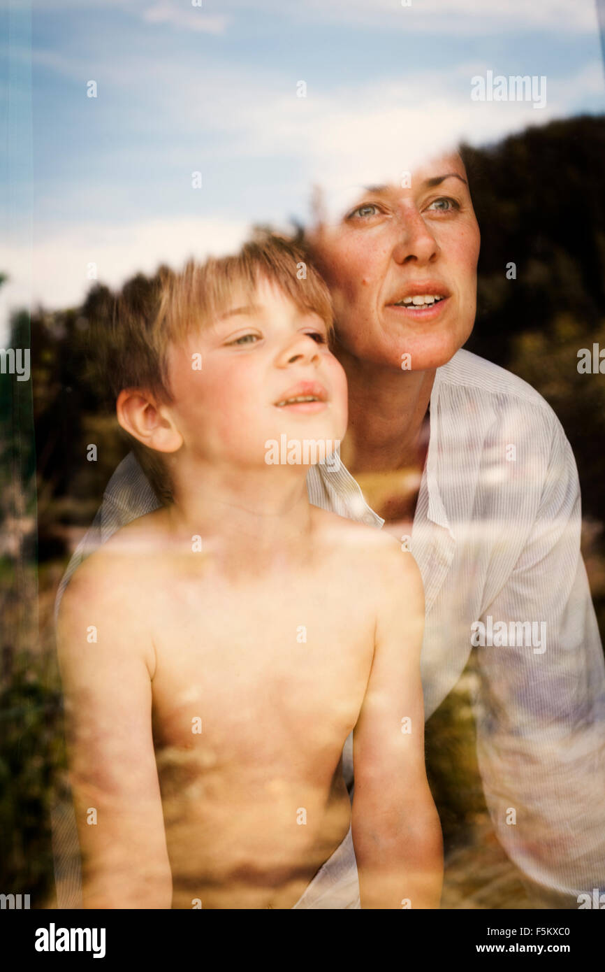 Mutter und sohn -Fotos und -Bildmaterial in hoher Auflösung – Alamy