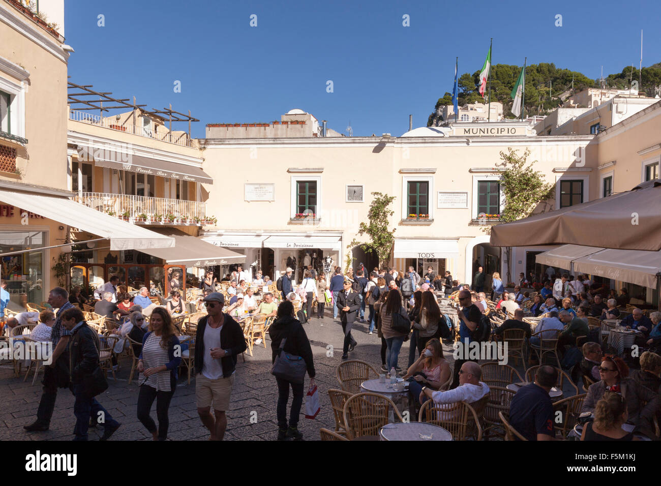 Piazza umberto hauptplatz capri -Fotos und -Bildmaterial in hoher ...