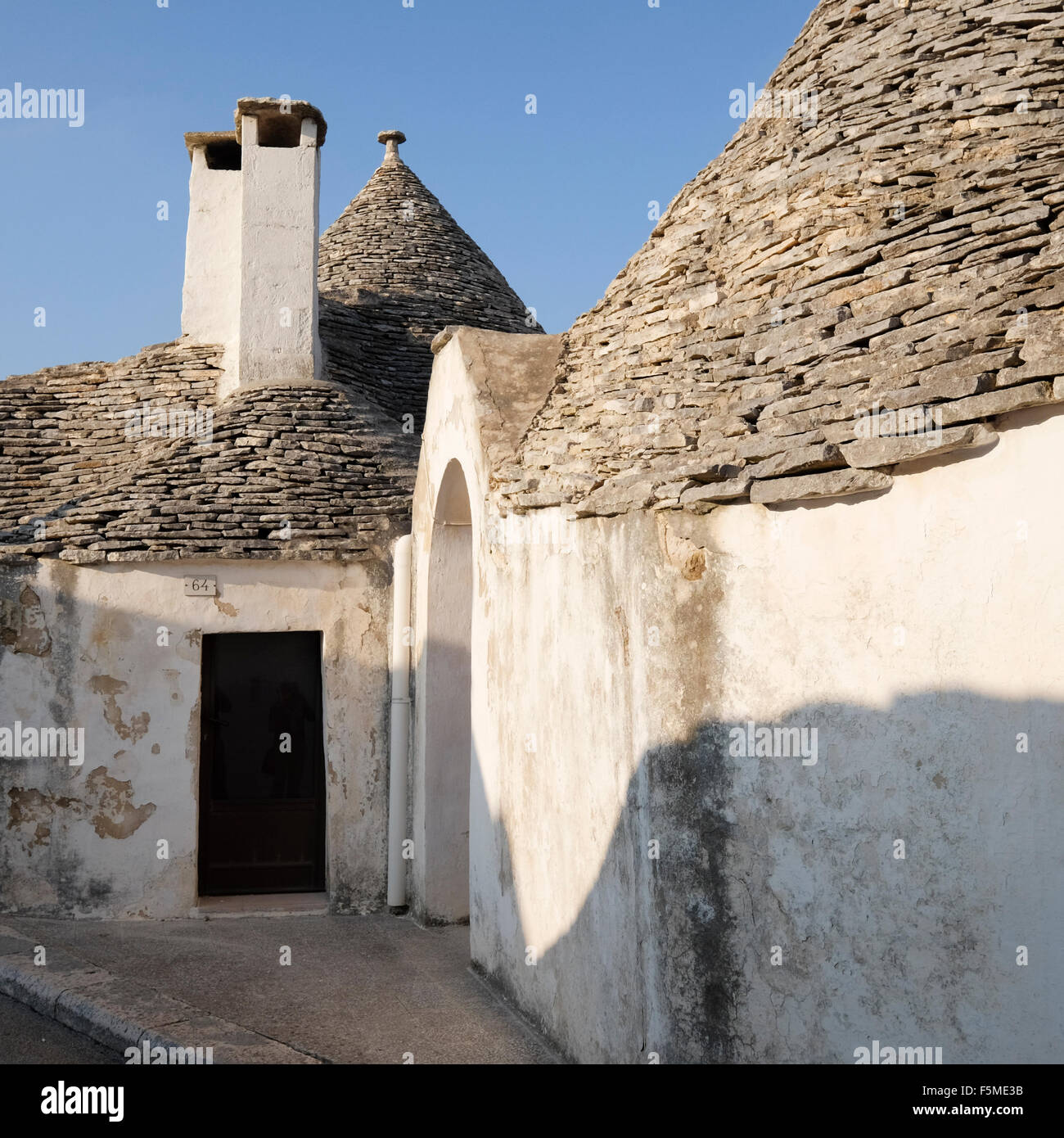 Bari italy trulli houses -Fotos und -Bildmaterial in hoher Auflösung ...