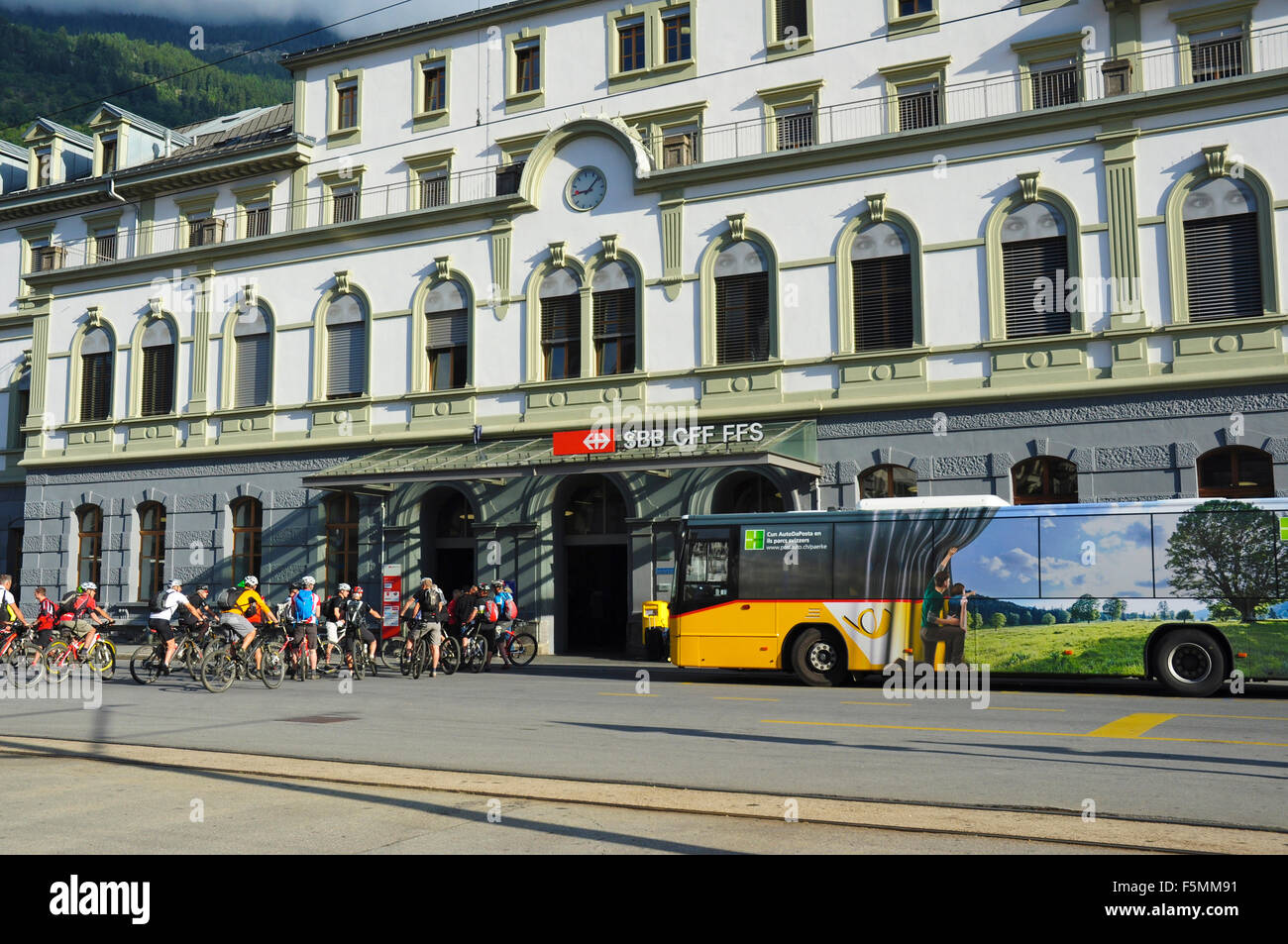 Swiss bus station -Fotos und -Bildmaterial in hoher Auflösung – Alamy