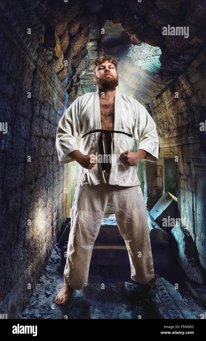 Fat karate fighter in white -Fotos und -Bildmaterial in hoher Auflösung ...