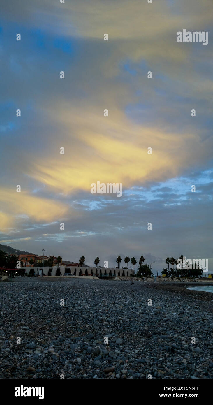 Strand bei menton Stockfotos und -bilder Kaufen - Alamy