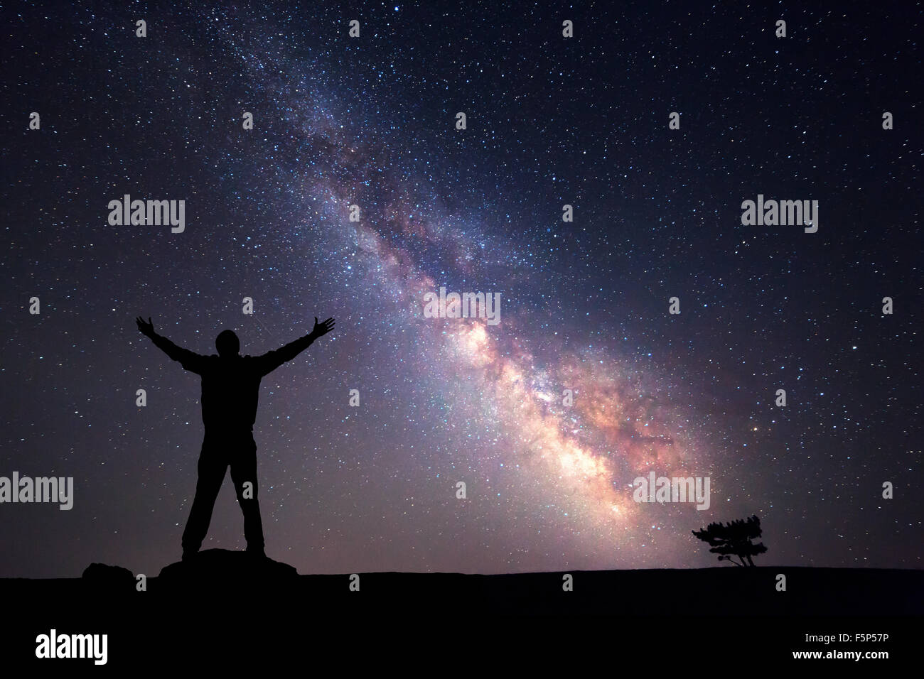 Mensch und kosmos -Fotos und -Bildmaterial in hoher Auflösung – Alamy