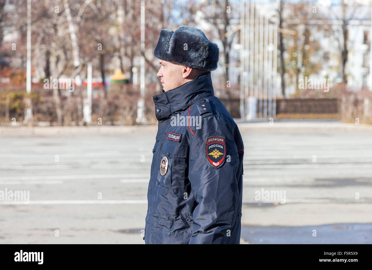 Russian police officer in uniform -Fotos und -Bildmaterial in hoher ...