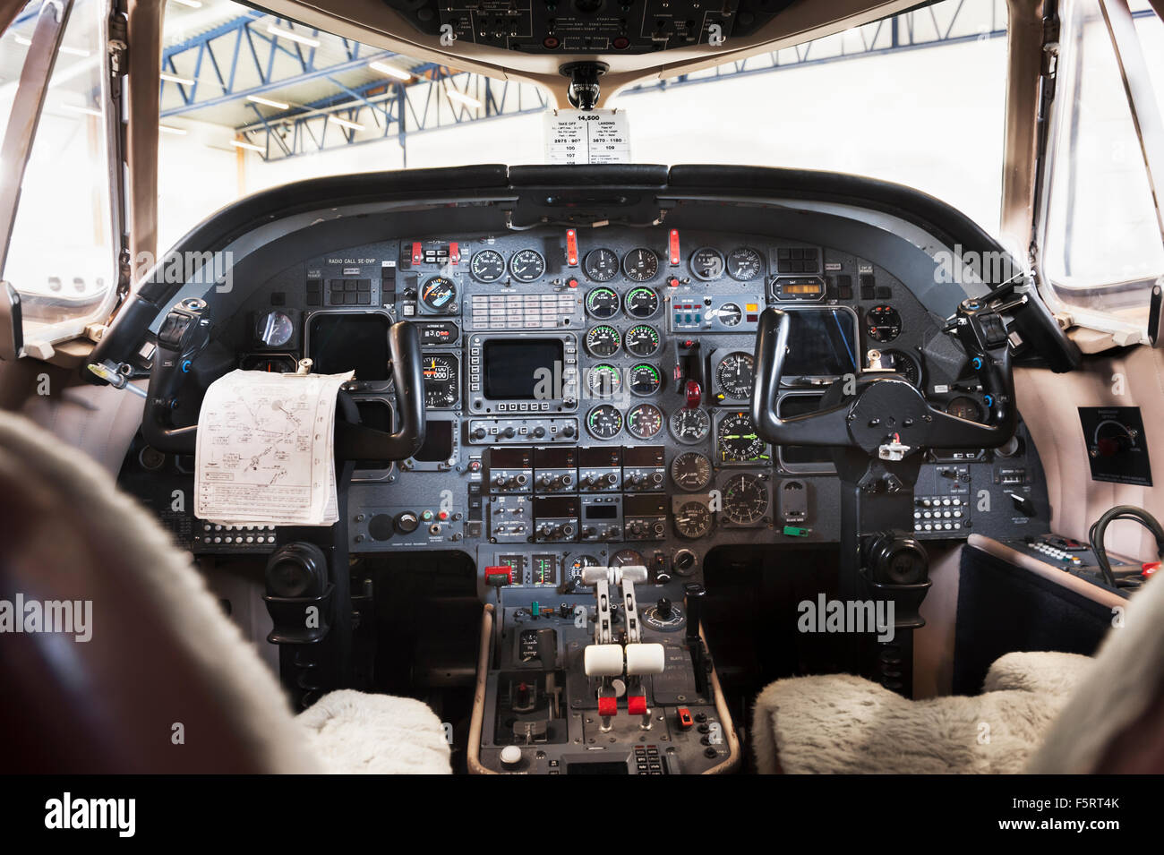 Flugzeug innenraum -Fotos und -Bildmaterial in hoher Auflösung – Alamy