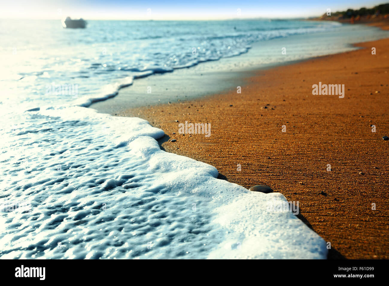 Nahaufnahme der kleine Wellen am Strand Stockfotografie - Alamy