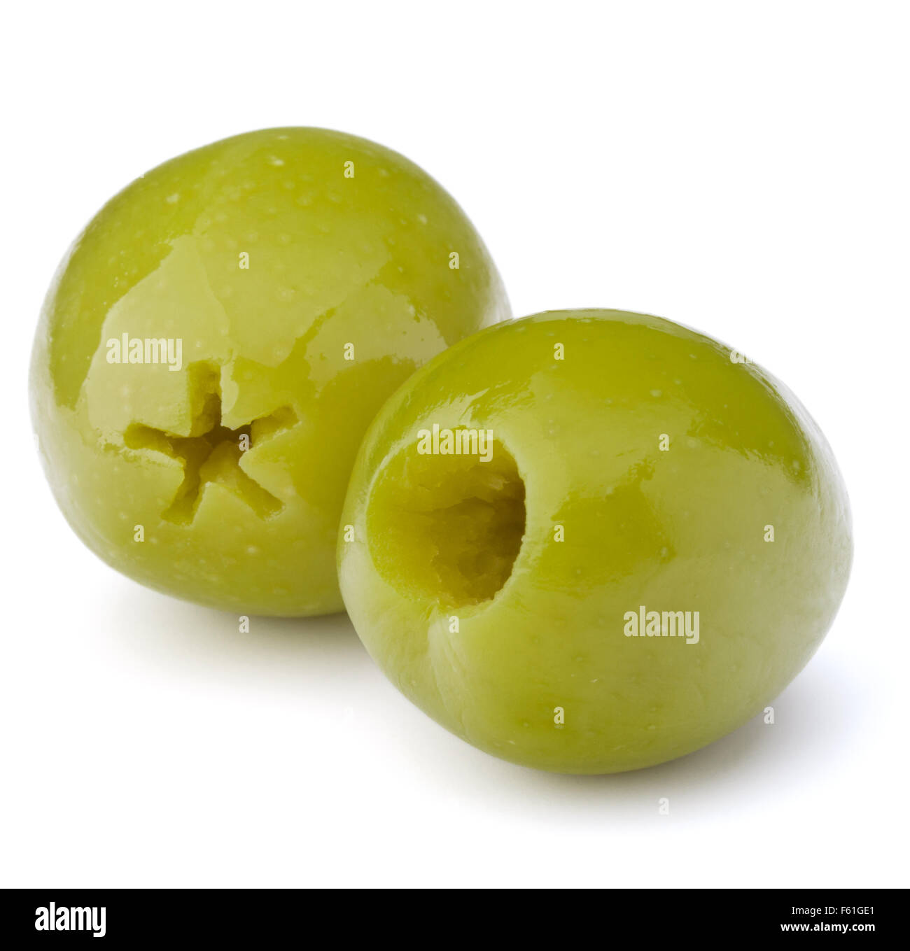 Grüne Oliven Früchten isoliert auf weißem Hintergrund Ausschnitt ...