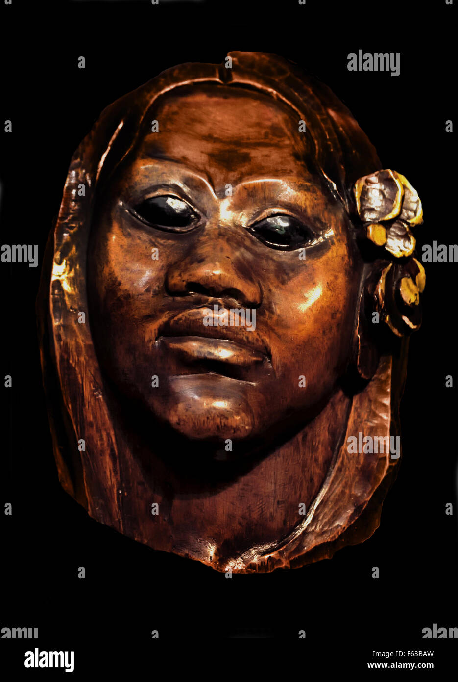 Polychrome holzmaske -Fotos und -Bildmaterial in hoher Auflösung – Alamy