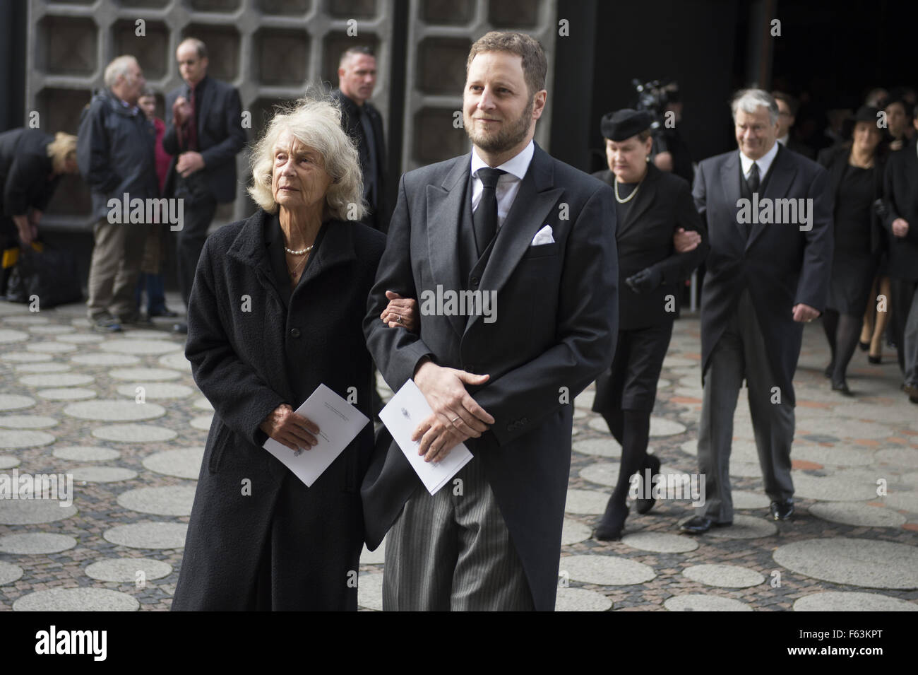 Gäste, die an der Trauerfeier für Dr. Friedrich Wilhelm Prinz von ...