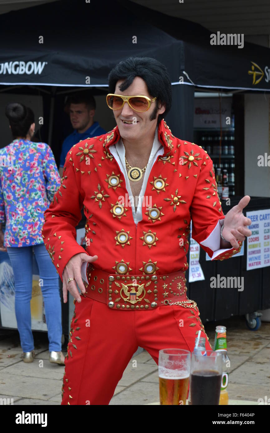 Elvis pose -Fotos und -Bildmaterial in hoher Auflösung – Alamy