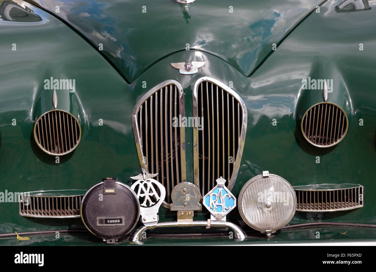 Old aa car badge -Fotos und -Bildmaterial in hoher Auflösung – Alamy