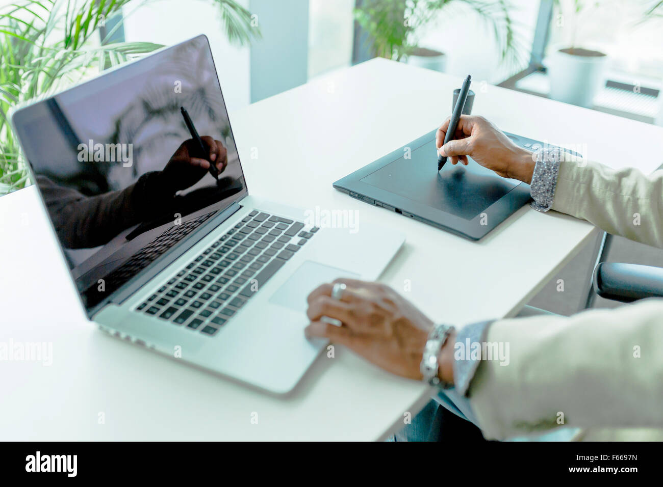Notebook Bildschirm Stockfotos und -bilder Kaufen - Alamy