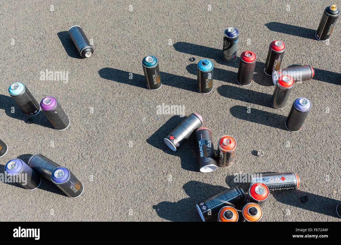 Spray cans -Fotos und -Bildmaterial in hoher Auflösung – Alamy