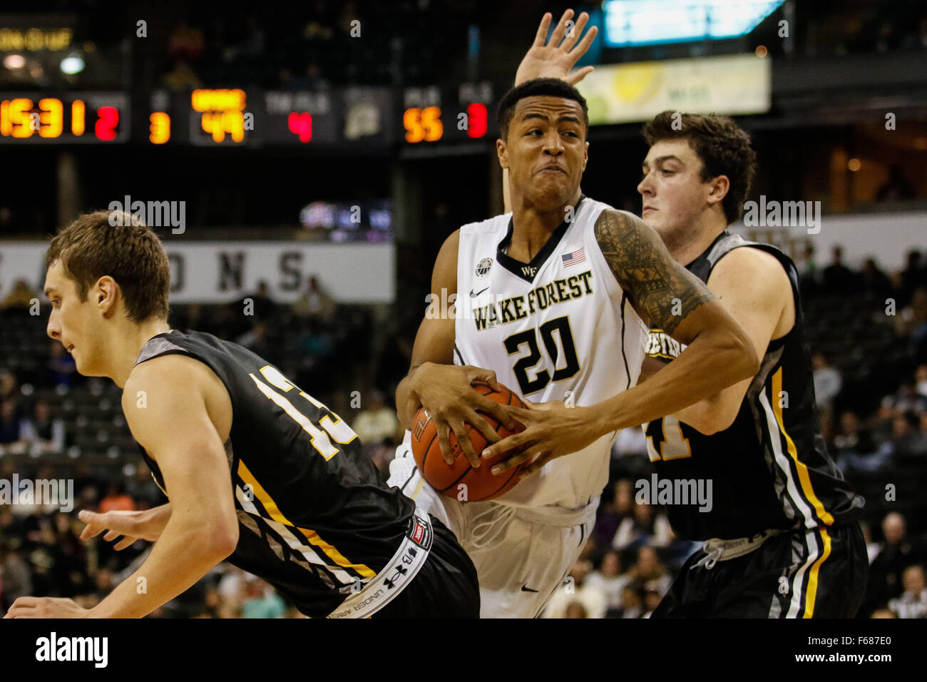 Winston-Salem, NC, USA. 13. November 2015. John Collins (20) von der ...