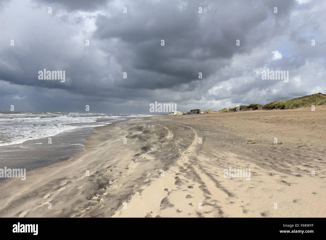 WW2 Bunker am Strand von Houvig Strand, Søndervig, Jütland, Dänemark ...