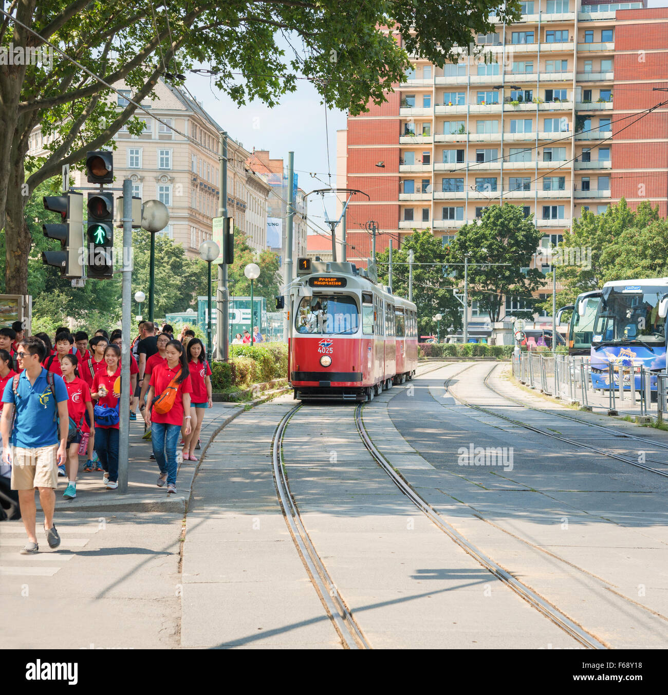 Vienna austria bus bus stop -Fotos und -Bildmaterial in hoher Auflösung ...