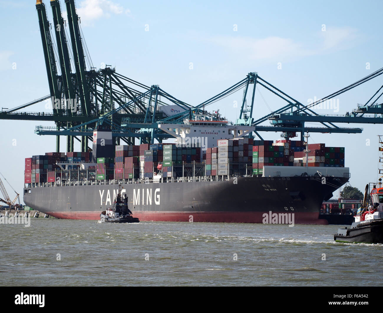 YM WISH, benannt von IMO 9684641, ist im Hafen von Antwerpen tätig. Das Schiff ist im Transport ...