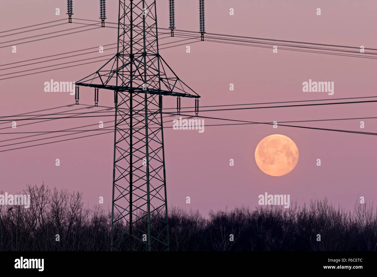 Strommast deutschland -Fotos und -Bildmaterial in hoher Auflösung – Alamy