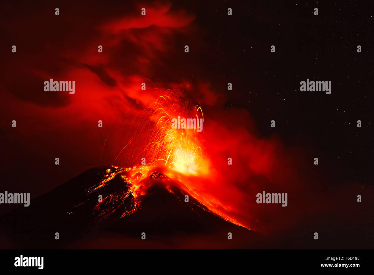 Sangay vulkan ausbrechen -Fotos und -Bildmaterial in hoher Auflösung ...