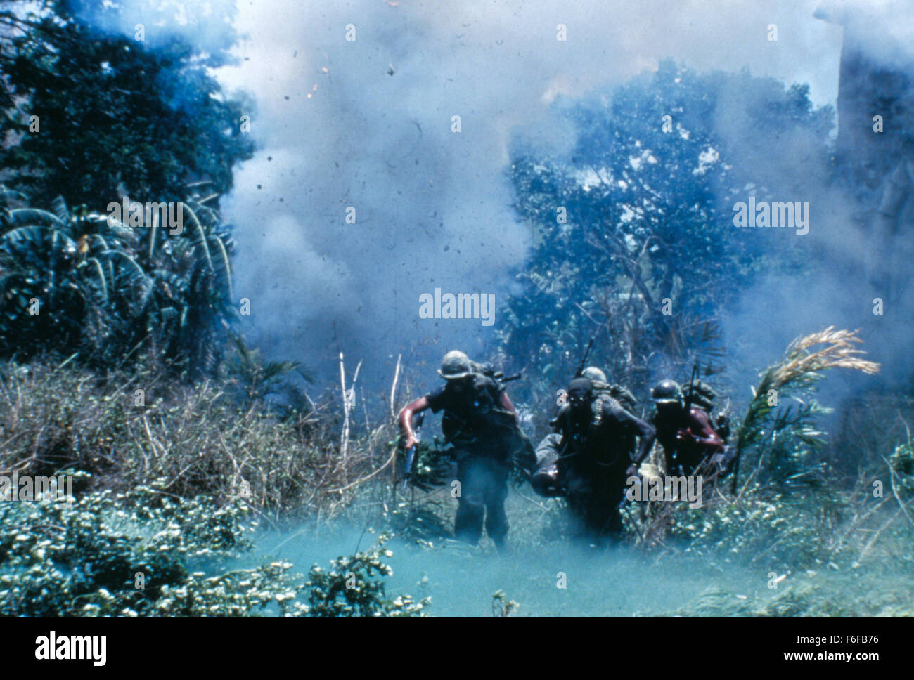 Platoon movie and charlie sheen -Fotos und -Bildmaterial in hoher ...